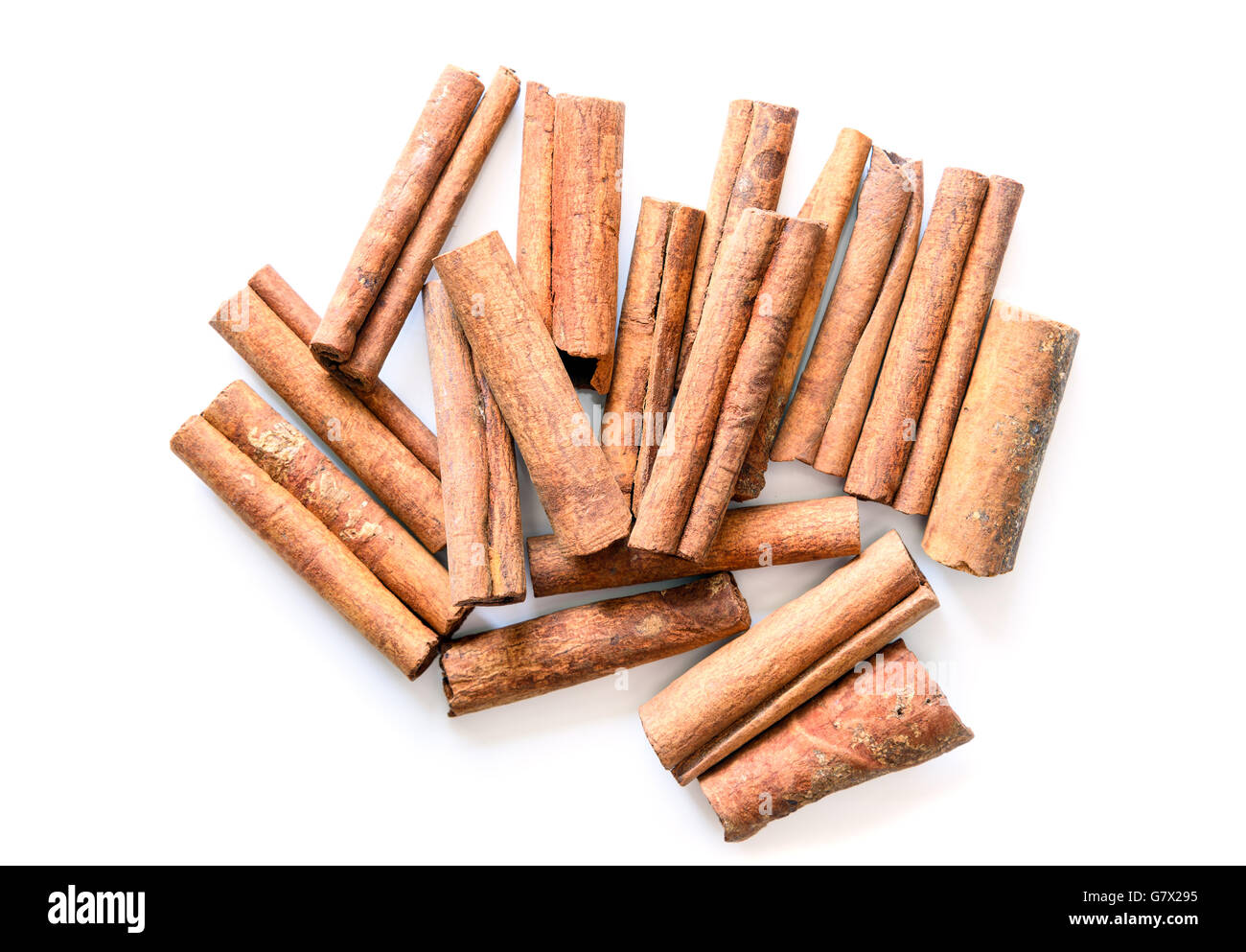 Cinnamon sticks tied natural Cut Out Stock Images & Pictures - Alamy