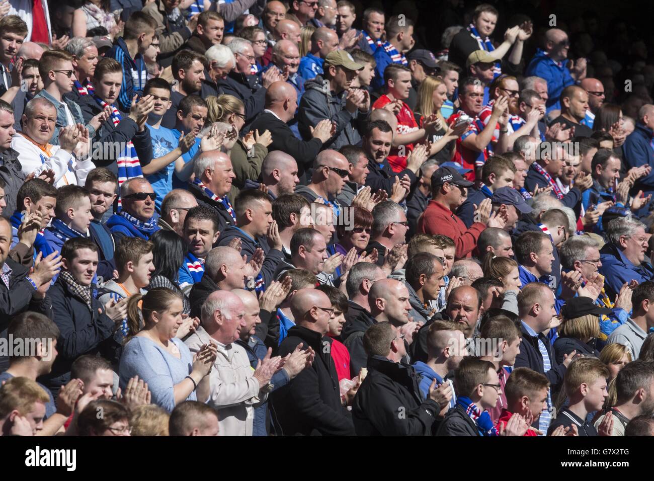 Falkirk fans in the stands hi-res stock photography and images - Alamy