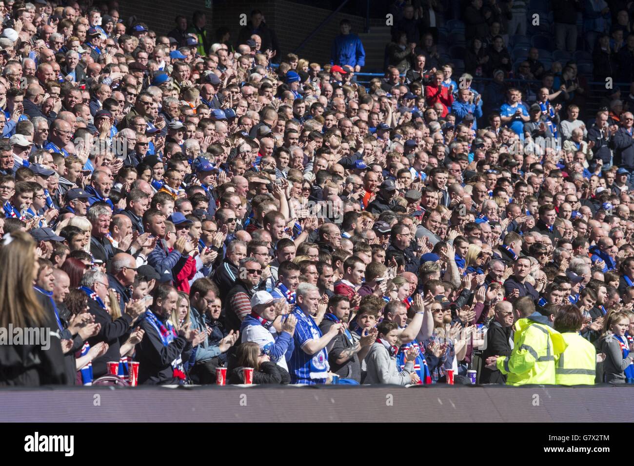 Rangers fans in the stands hi-res stock photography and images - Alamy