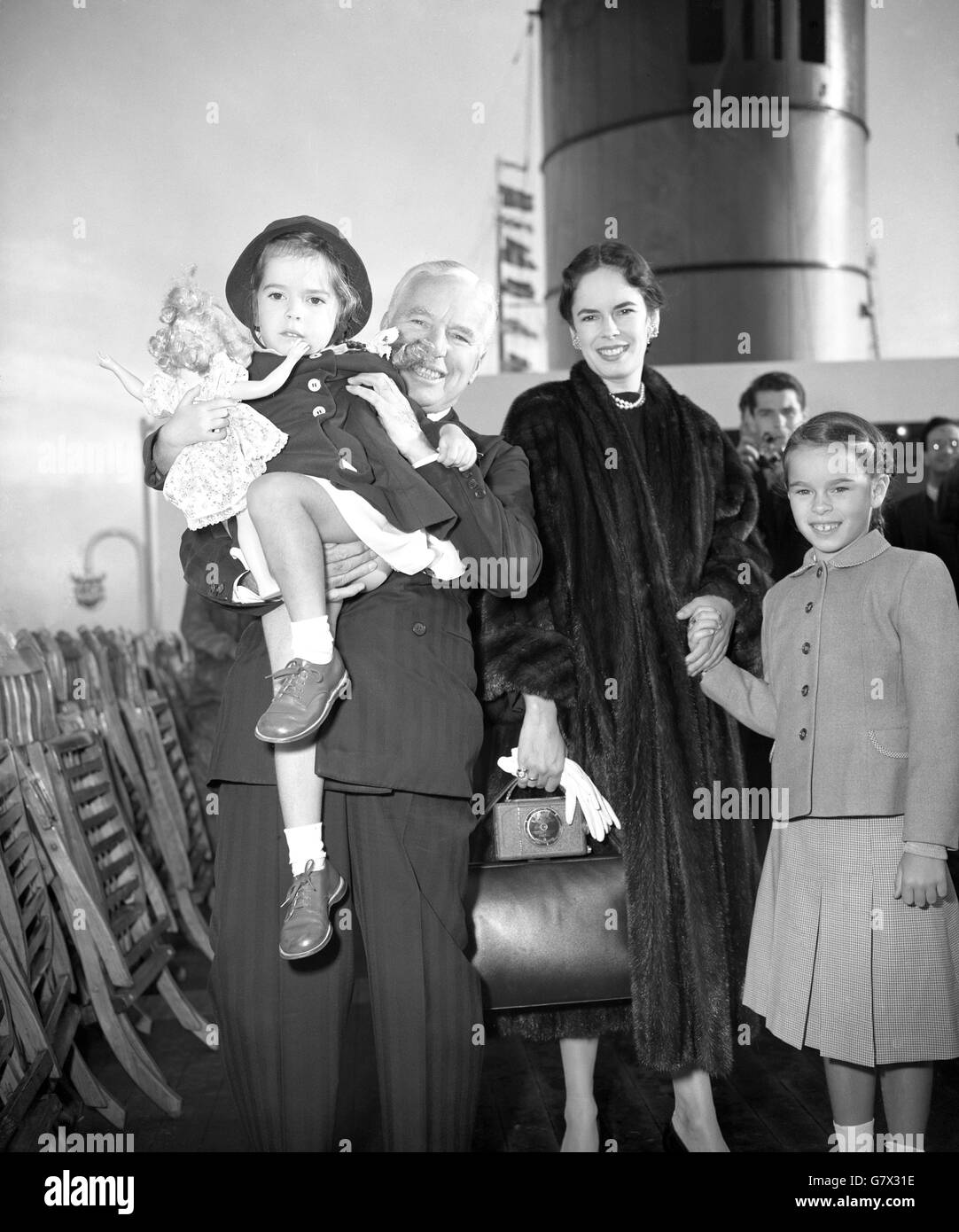 Charlie chaplin hi-res stock photography and images - Alamy