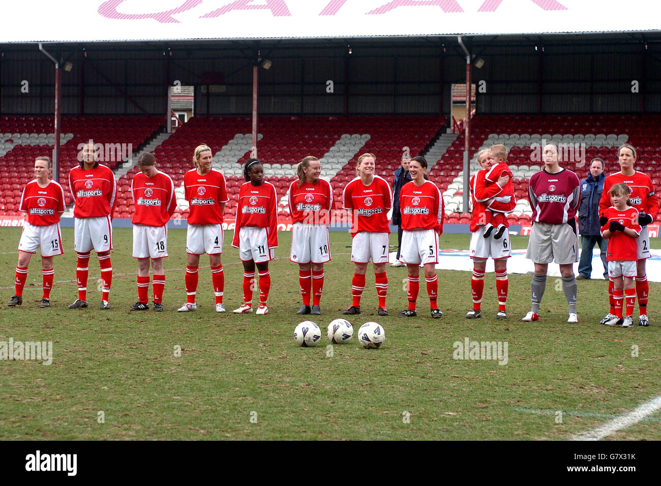 Charlton Athletic players line up at Griffin Park prior to the game ...