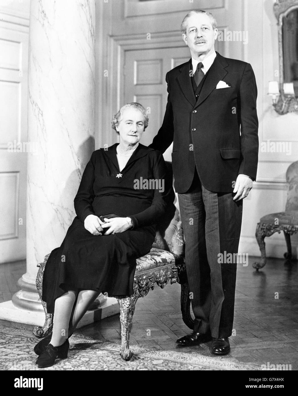 Britains new prime minister harold macmillan with his wife hi-res stock ...