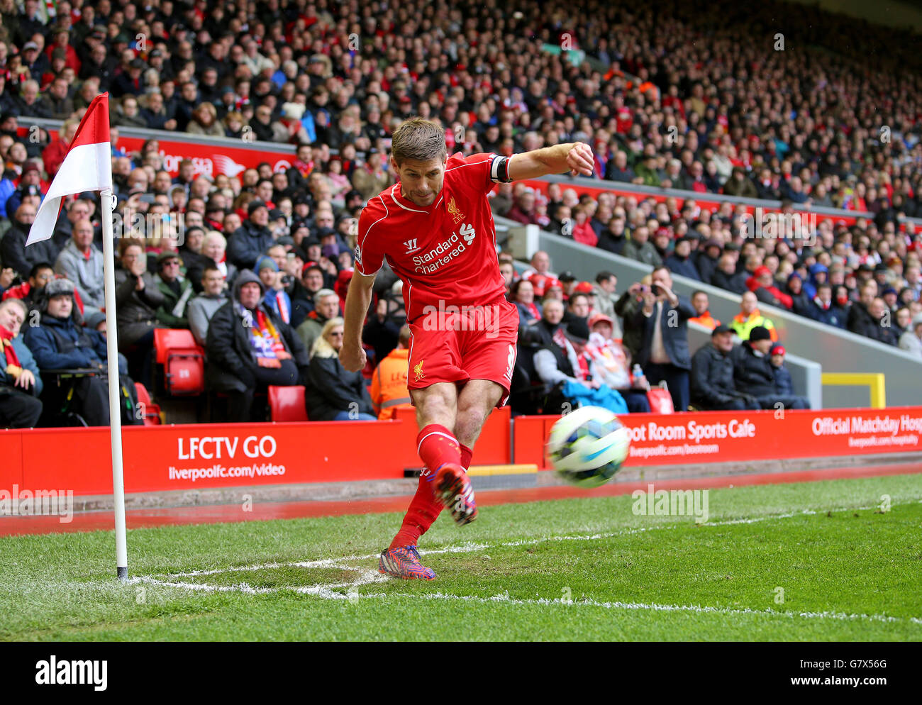 Football corner kick soccer hi-res stock photography and images - Alamy