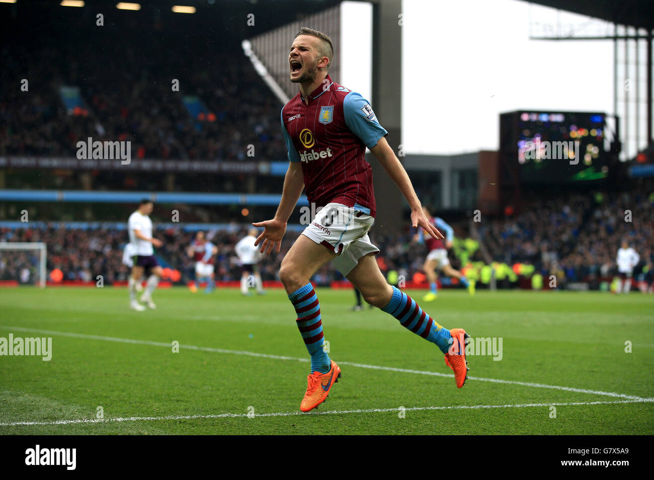 Aston villa tom cleverley hi-res stock photography and images - Alamy