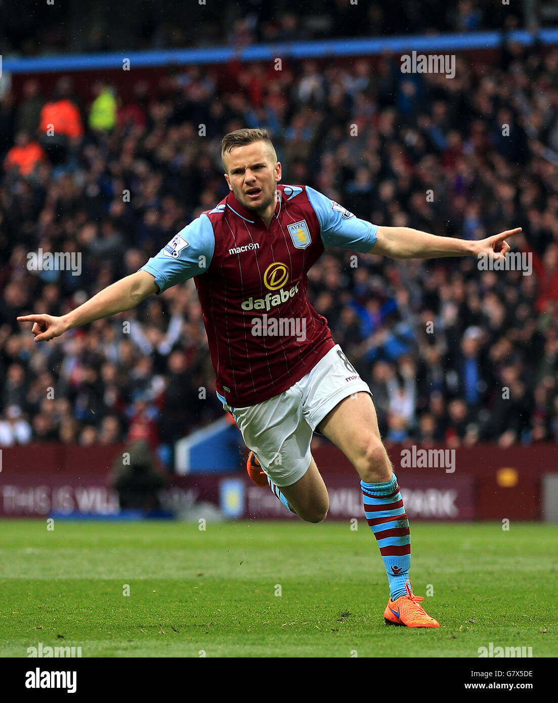 Aston villa tom cleverley hi-res stock photography and images - Alamy