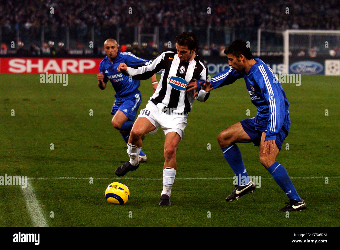 Real madrids walter samuel hi-res stock photography and images - Alamy