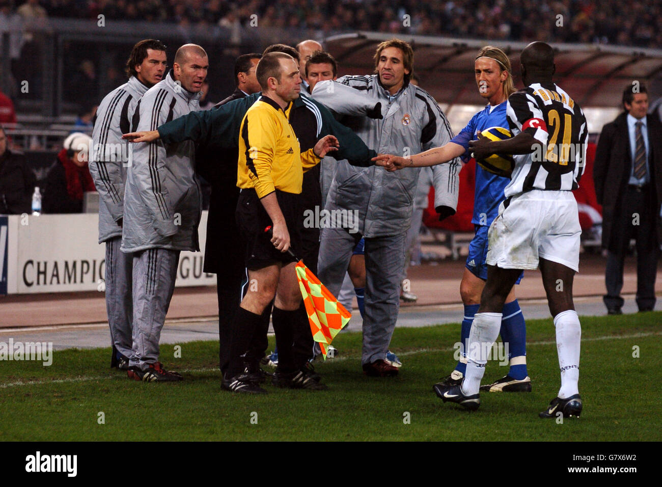 Assistant referee Christian Schraer interviens as tempers flare between ...