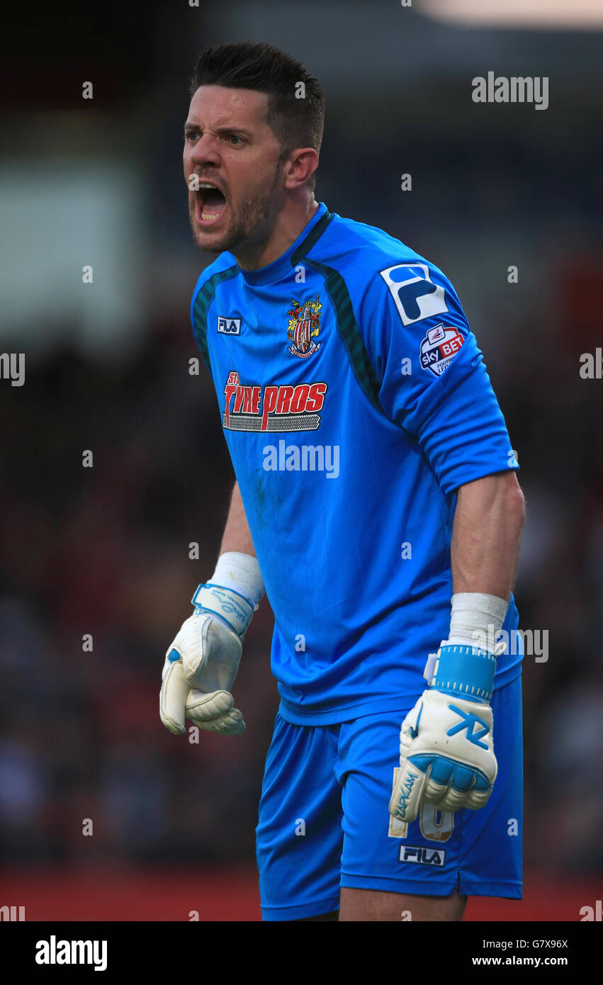 Stevenage's Chris Day shouts instructions to his team-mates during the ...