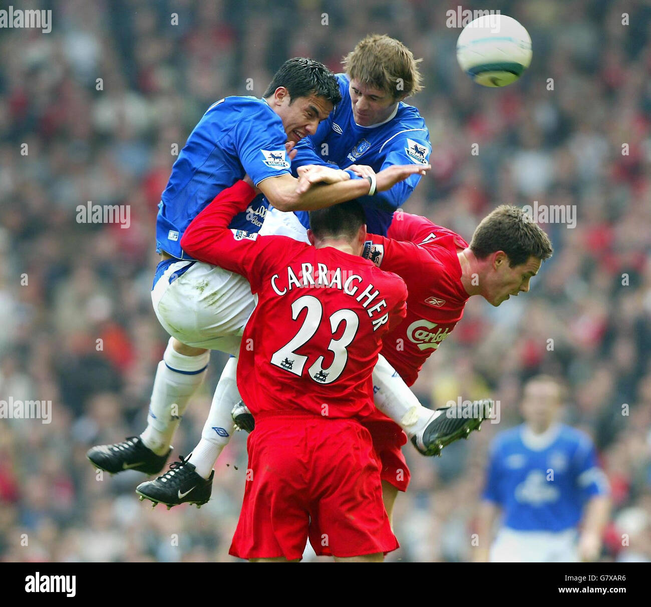 Everton's Tim Cahill (top left) and Kevin Kilbane battle with Liverpool ...