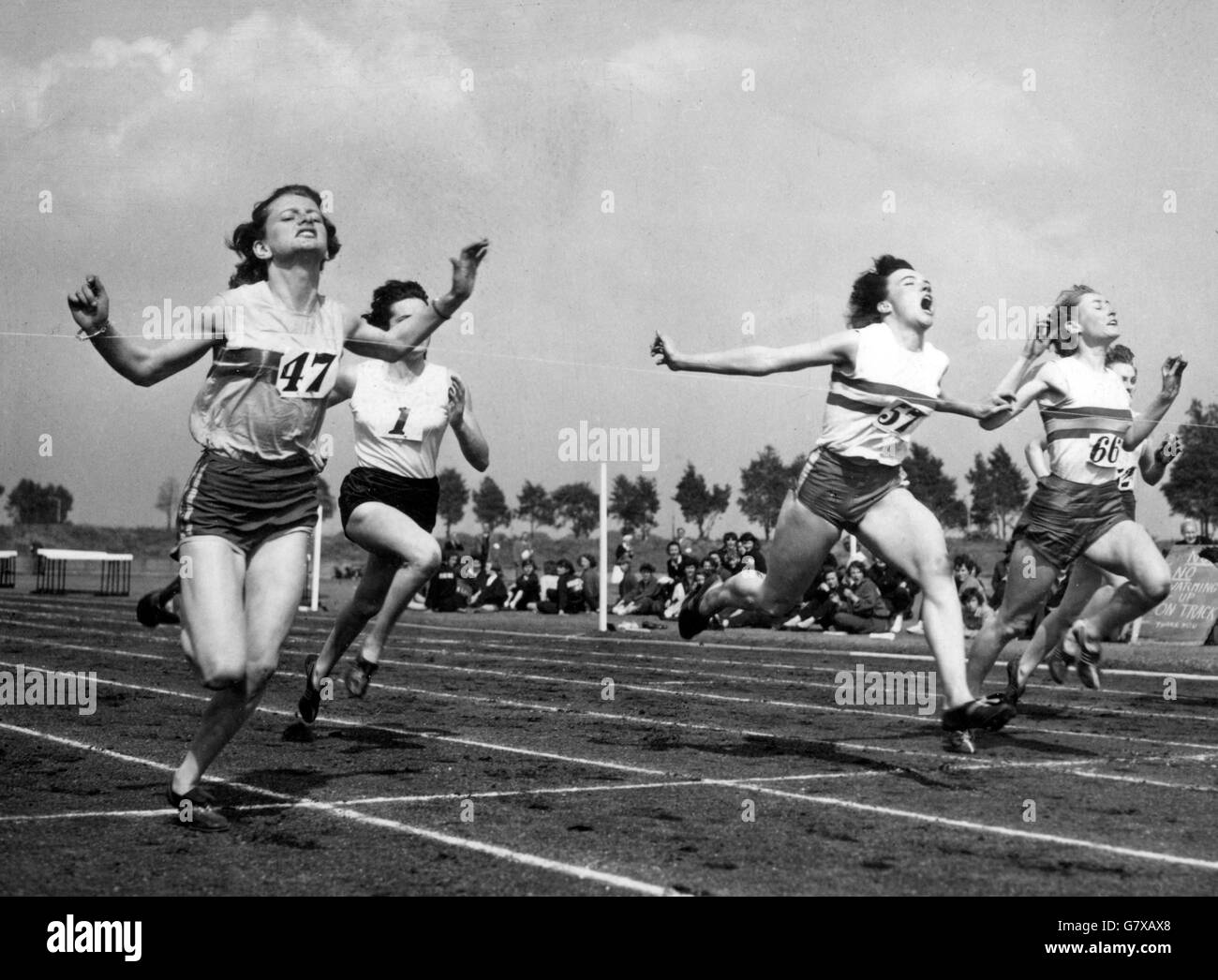 Schoolgirl 1950s Stock Photos & Schoolgirl 1950s Stock Images - Alamy