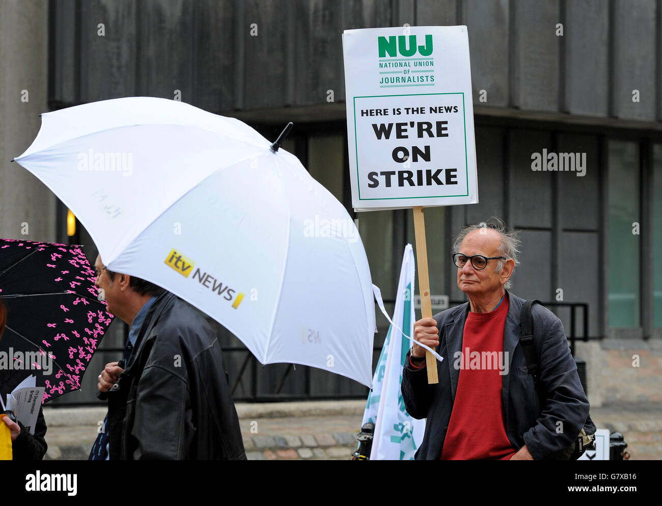 Itv production staff strike hi-res stock photography and images - Alamy