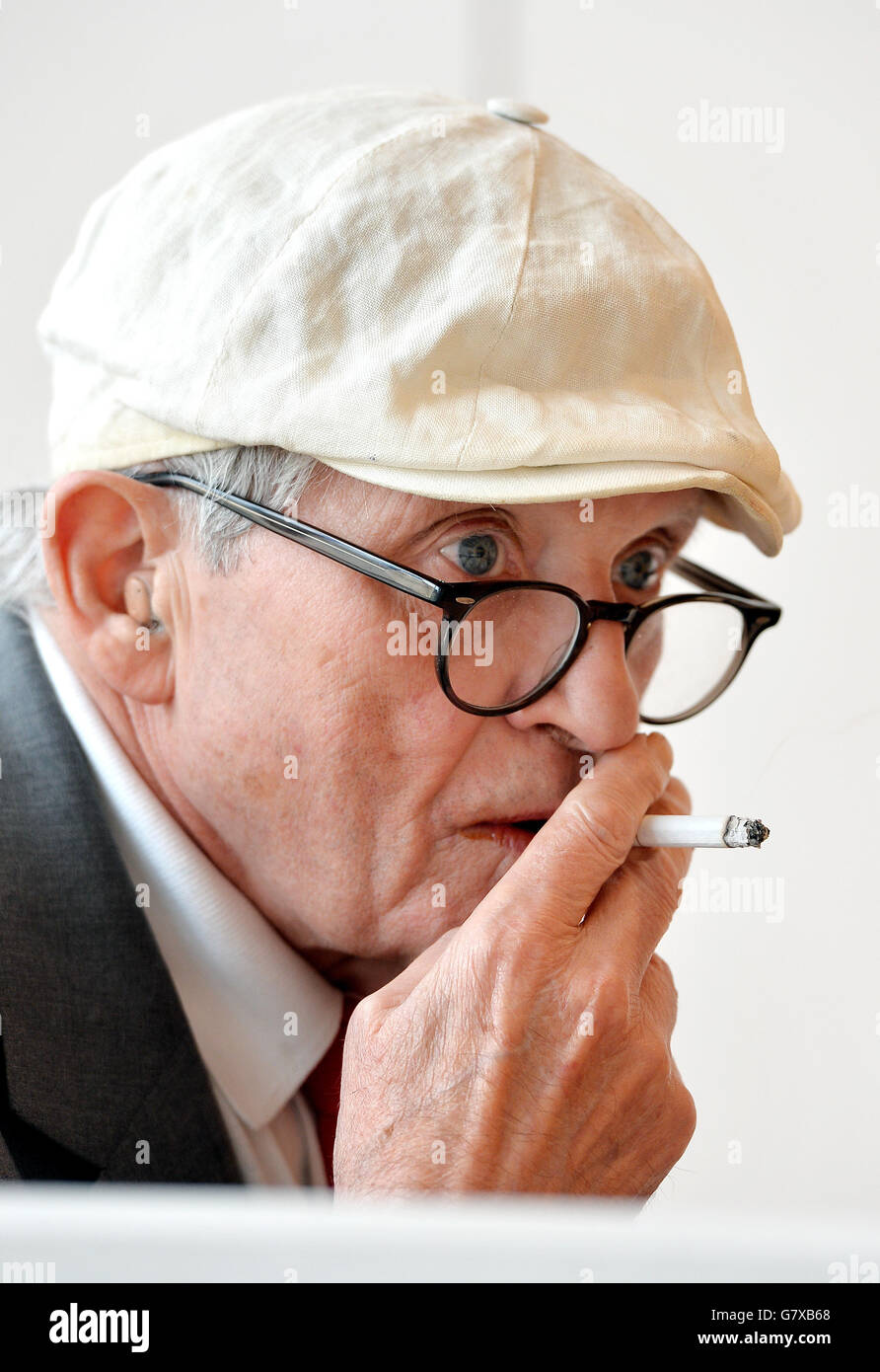 David hockney painting hi-res stock photography and images - Alamy