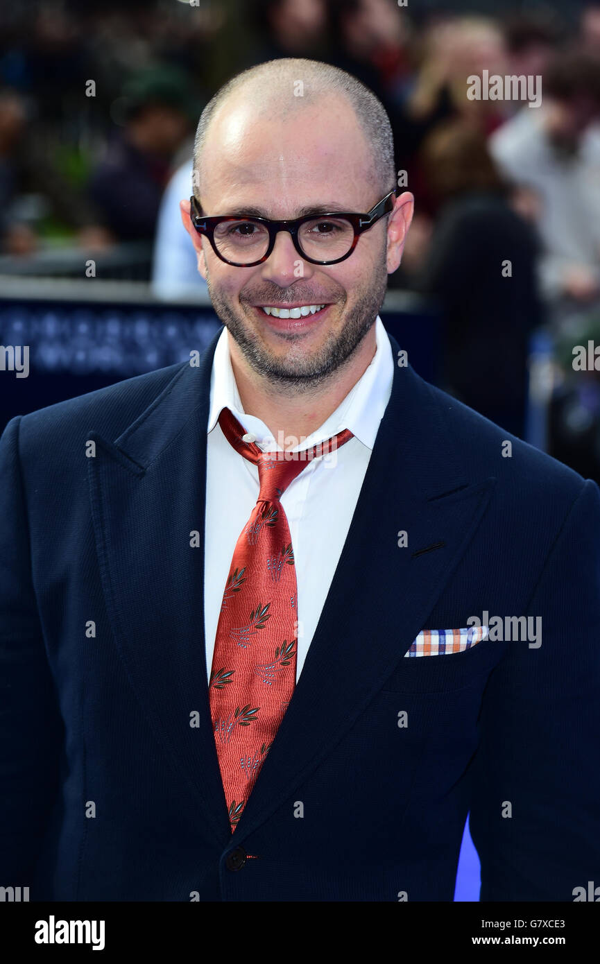 Damon lindelof arrives for the premiere of tomorrowland hi-res stock ...
