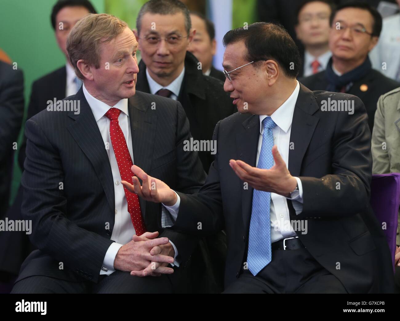 Taoiseach Enda Kenny (left) talks with Li Keqiang, Premier of the ...