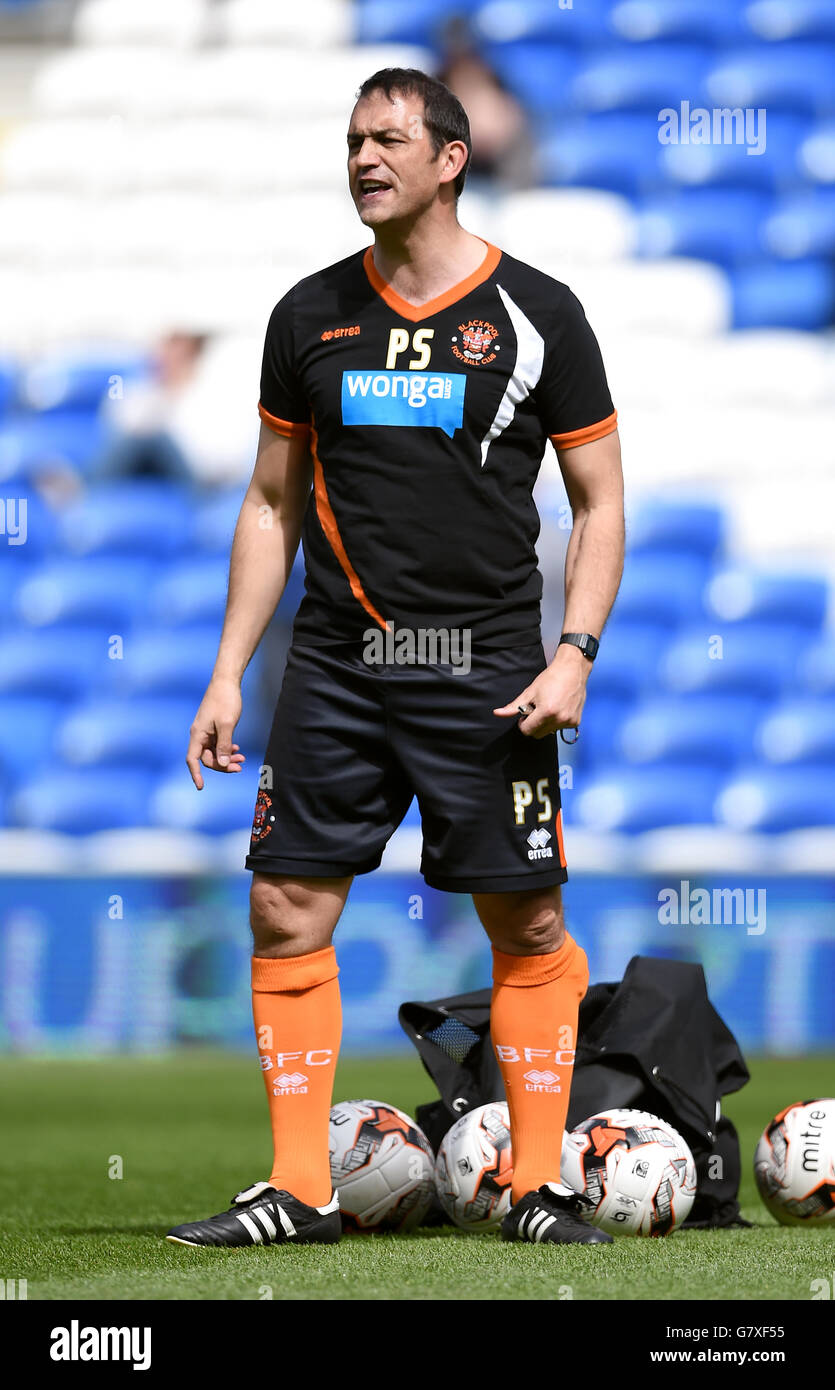 Cardiff city first team coach hi-res stock photography and images - Alamy