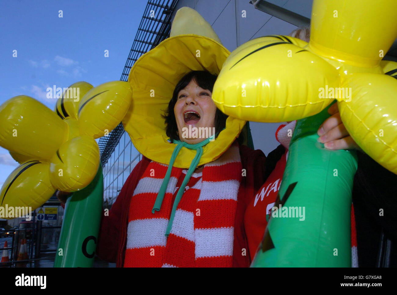 Daffodil inflatable mouth open hi-res stock photography and images - Alamy
