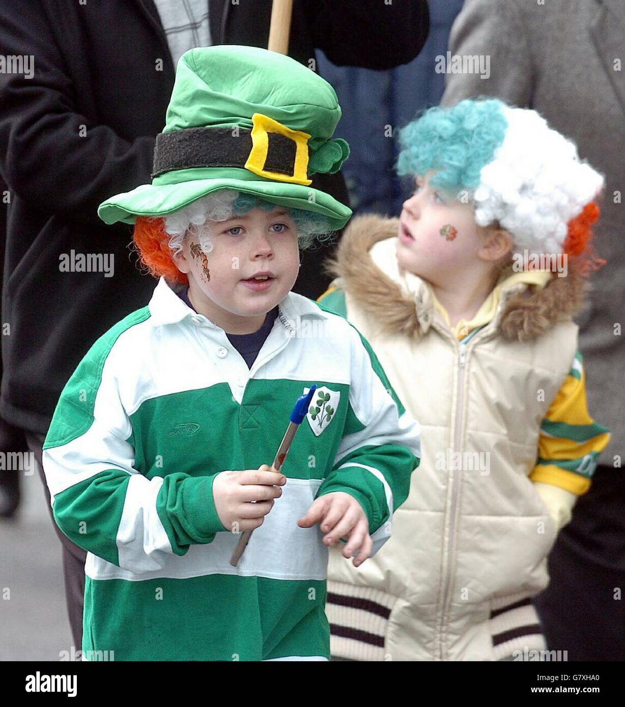 The Mayor of London Ken Livingstone (2nd left) joins Liz McManus ...