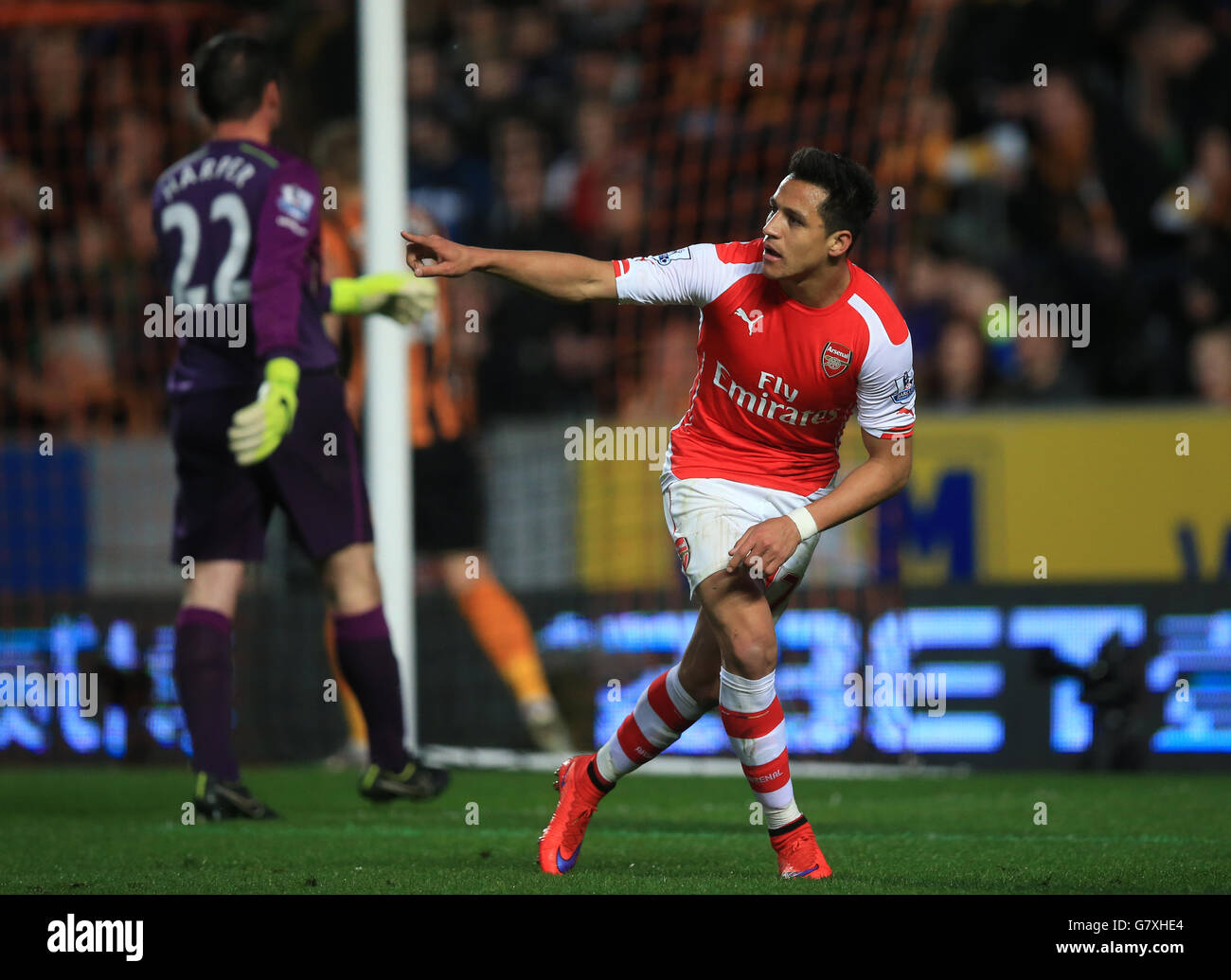 Arsenal's Alexis Sanchez celebrates scoring his side's third goal of ...