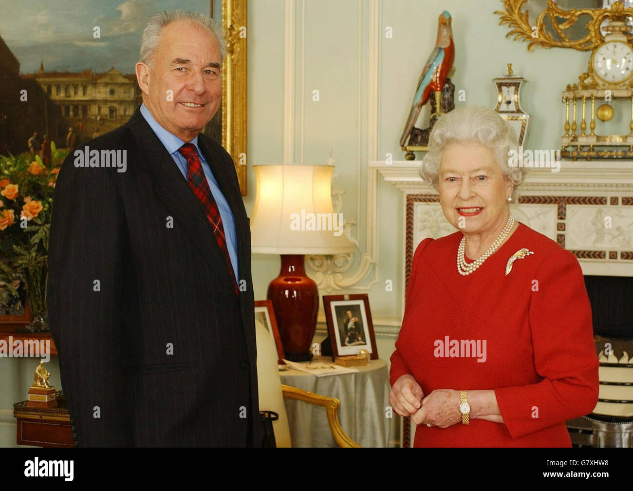 Queen elizabeth ii receives commonwealth secretary general hi-res stock ...