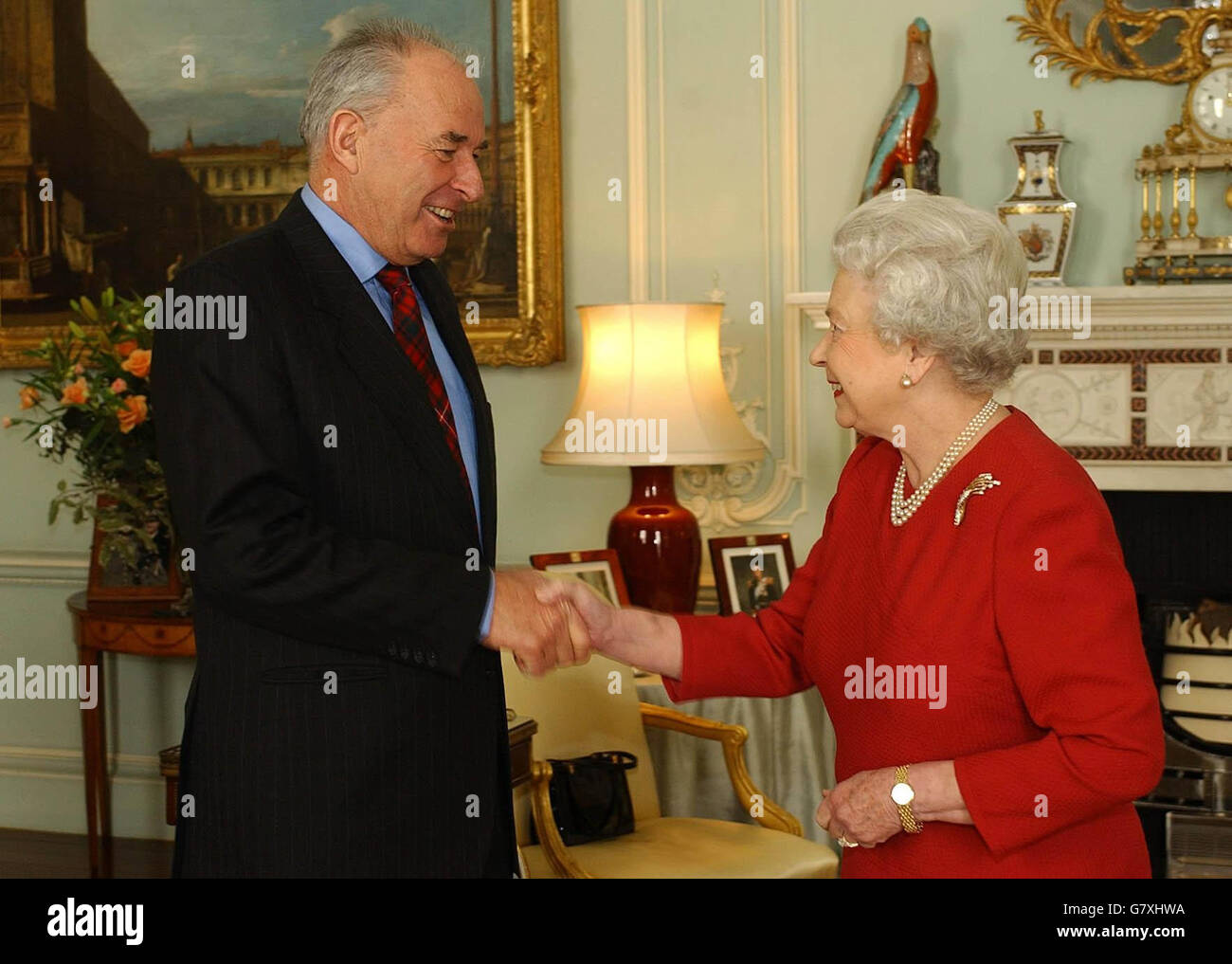 Queen elizabeth ii receives commonwealth secretary general hi-res stock ...