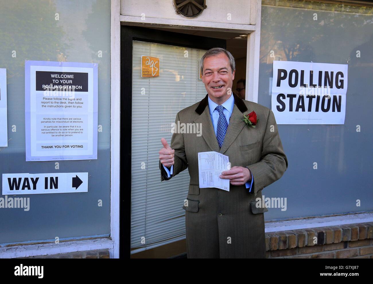 Ukip leader Nigel Farage arrives to cast his vote at the Eastcliff ...