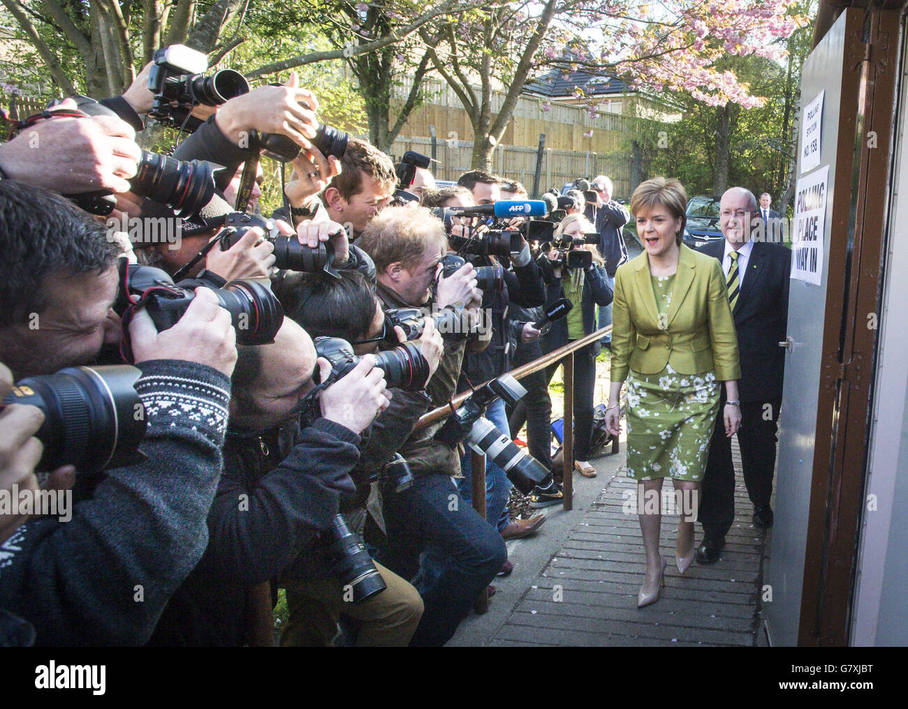 Nicola sturgeon with husband peter murrell hi-res stock photography and ...