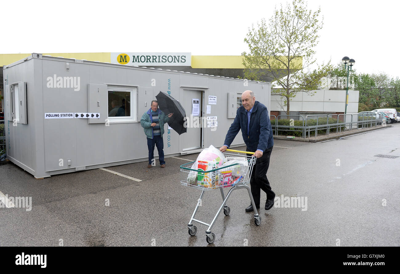 Temporary Polling Station High Resolution Stock Photography and Images ...