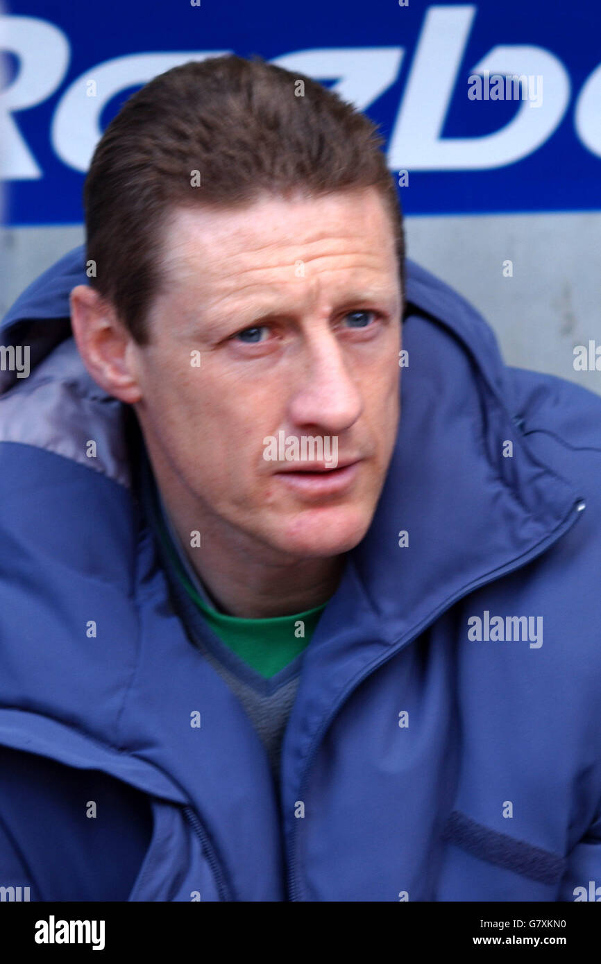 Bolton wanderers goalkeeper kevin poole hi-res stock photography and ...