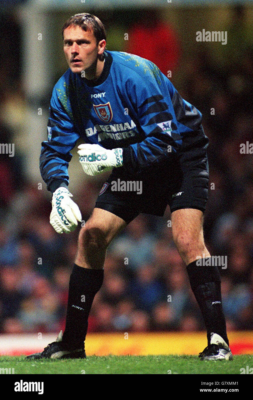 Soccer fa carling premier league hi-res stock photography and images ...