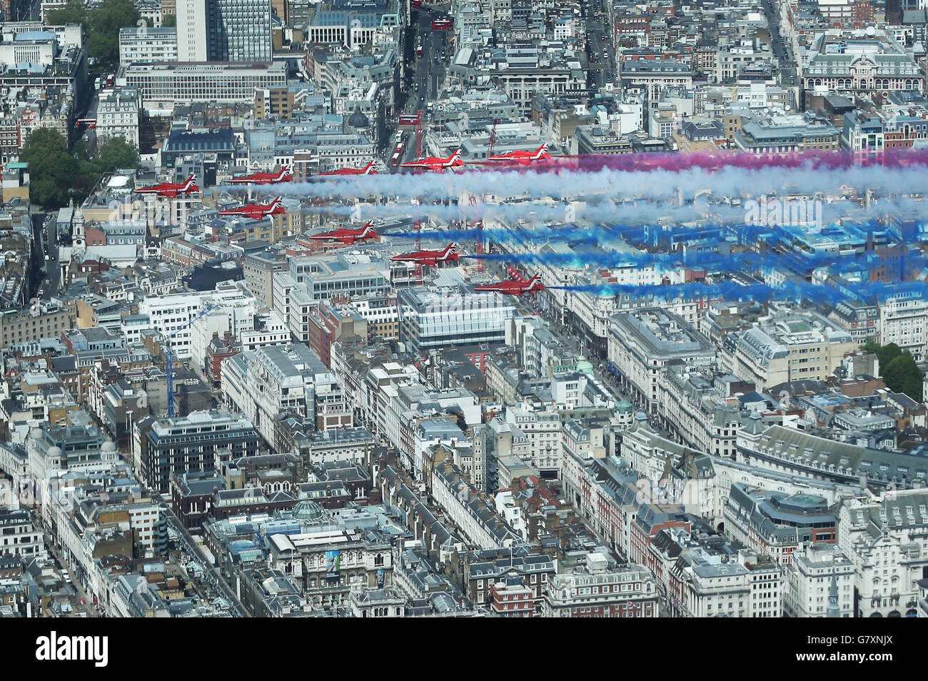 Ve day london red arrows hi-res stock photography and images - Alamy