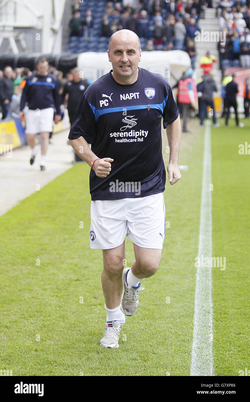 Chesterfield manager paul cook hi-res stock photography and images - Alamy