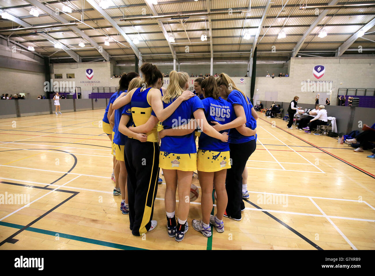 England netball team huddle hi-res stock photography and images - Alamy