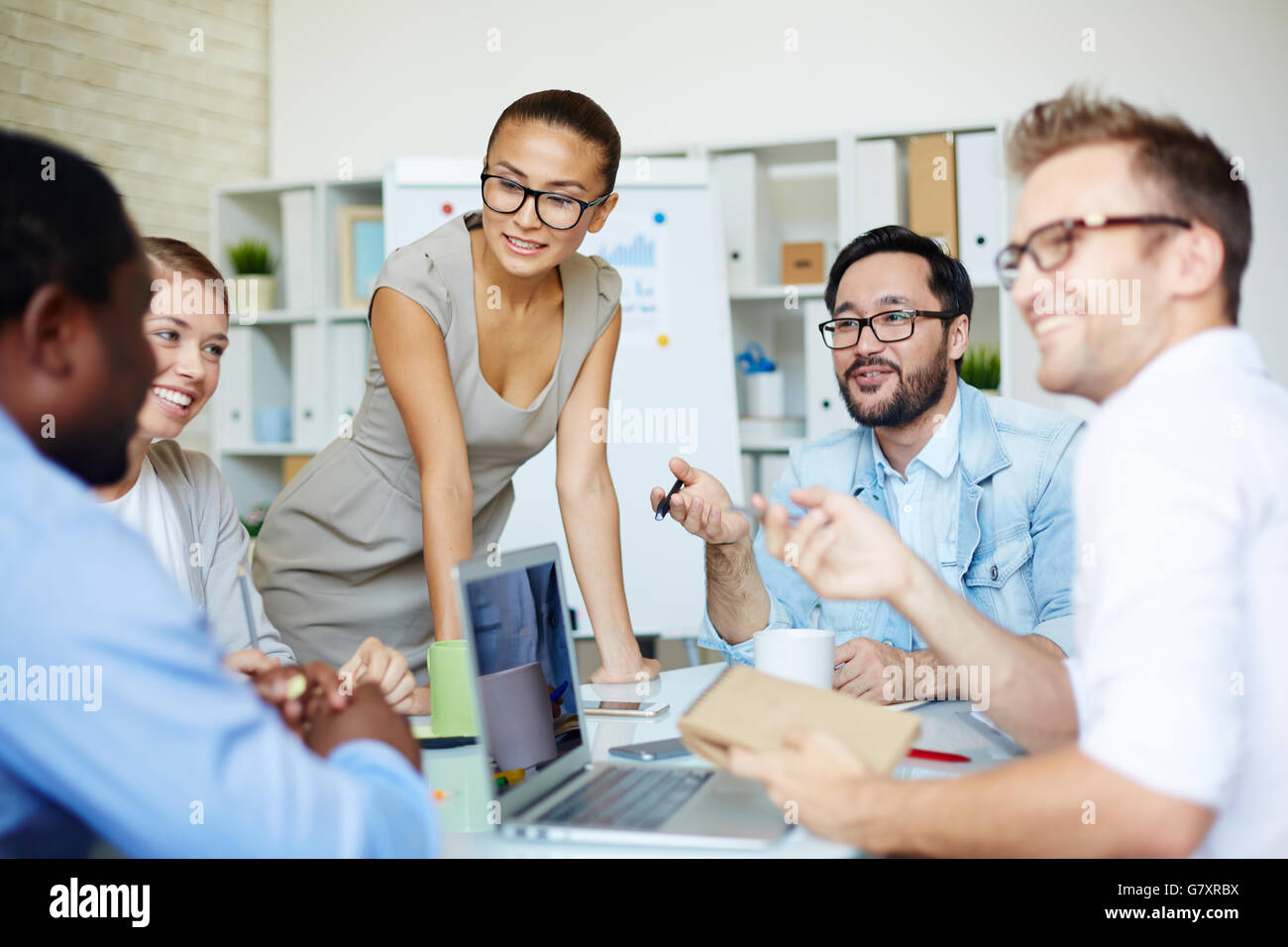 Teamwork at office Stock Photo - Alamy