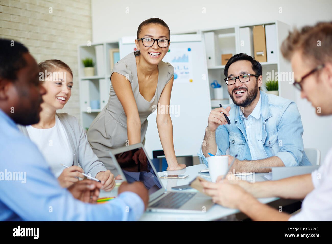 Teamwork at office Stock Photo - Alamy