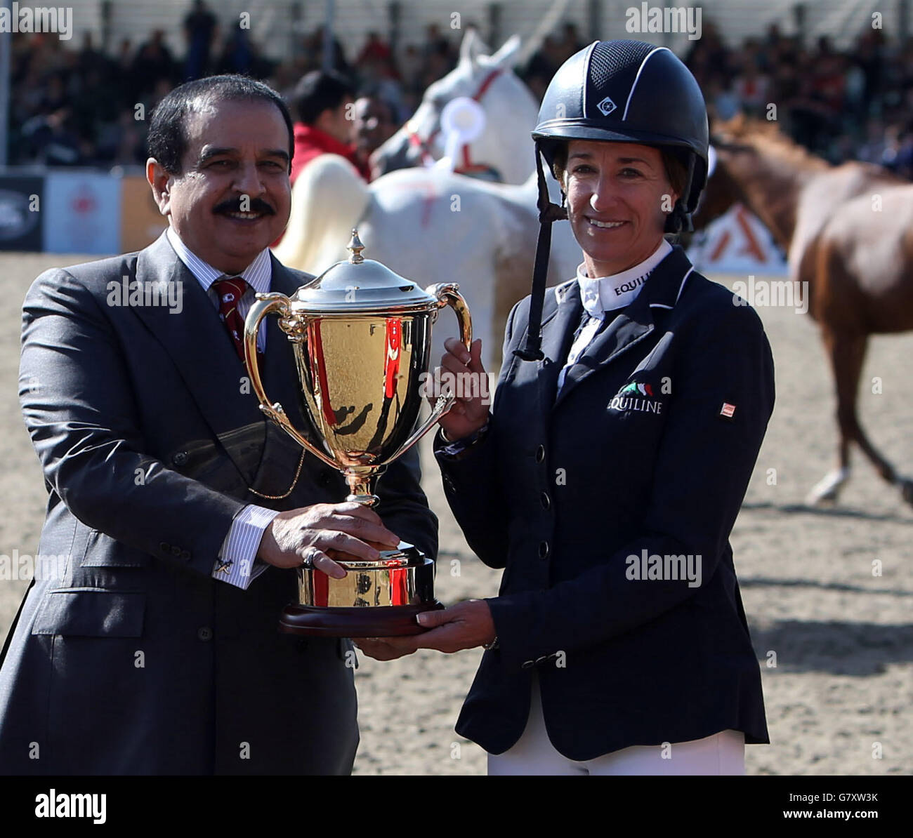 The King of Bahrain Hamad-Bin-Isa-Al-Khalifa presents the United States ...