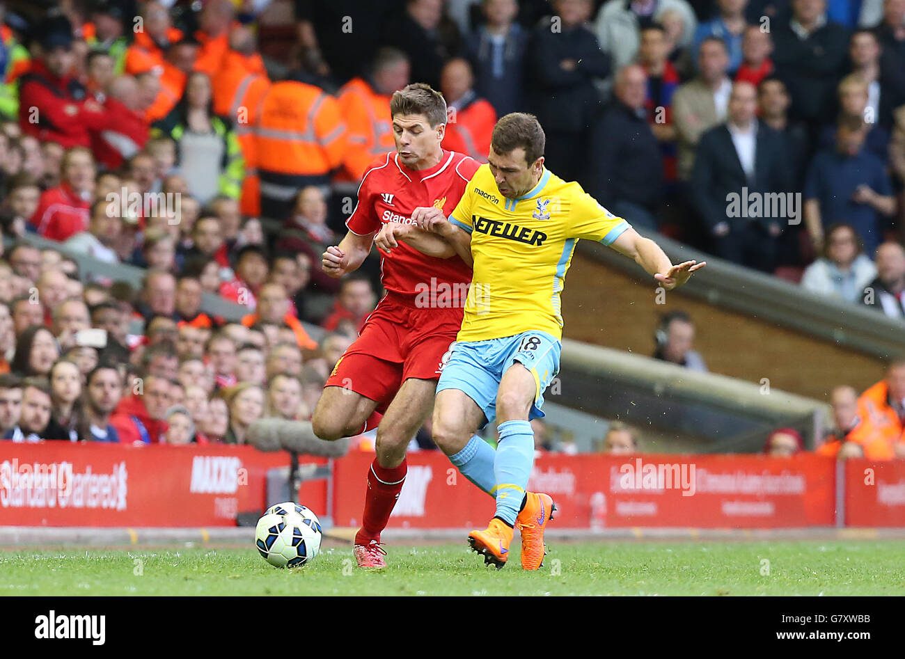 Liverpool's Steven Gerrard (left) and Crystal Palace's James McArthur ...