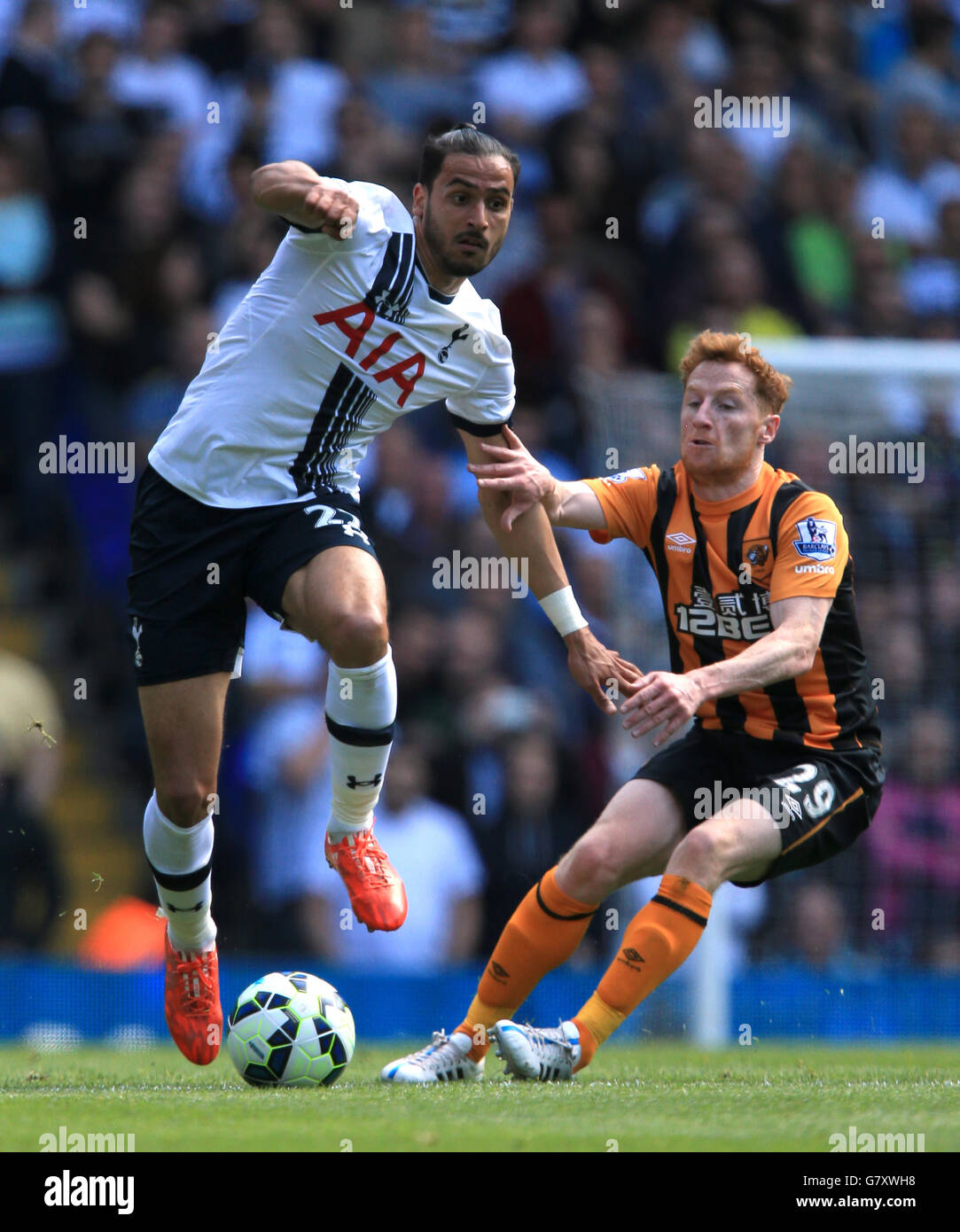 Tottenham Hotspur's Nabil Bentaleb (left) and Hull City's Stephen Quinn ...