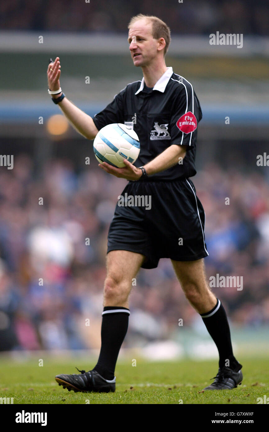Mike riley premier league referee hi-res stock photography and images ...