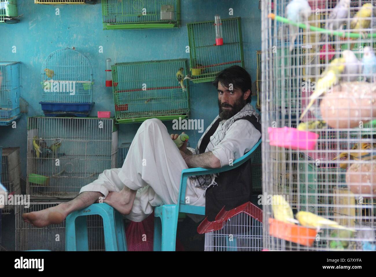 Kabul shops hi-res stock photography and images - Alamy