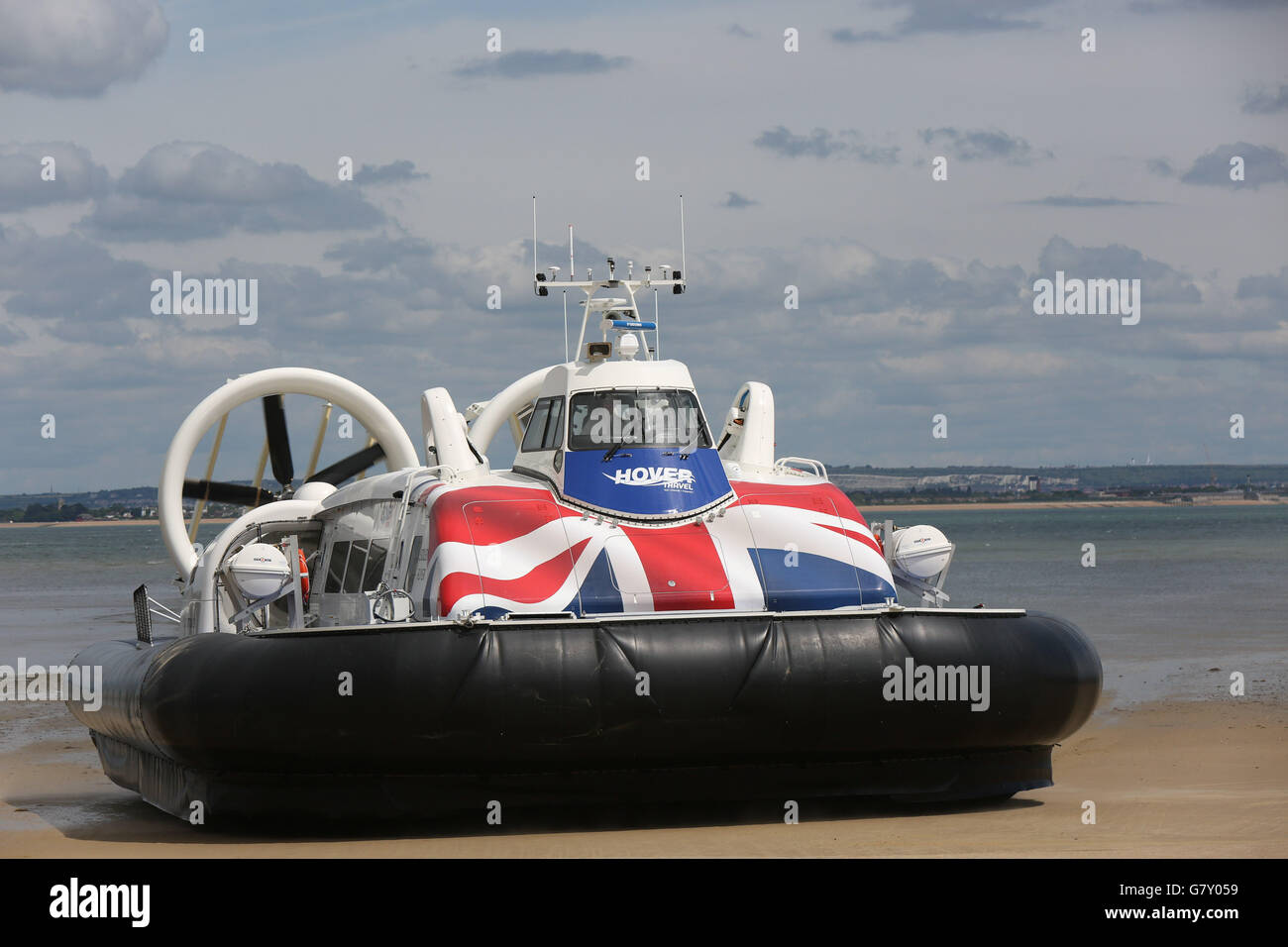 Island flyer hover craft hi-res stock photography and images - Alamy