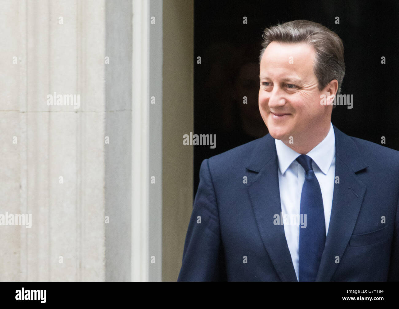 Downing street following announcement hi-res stock photography and ...