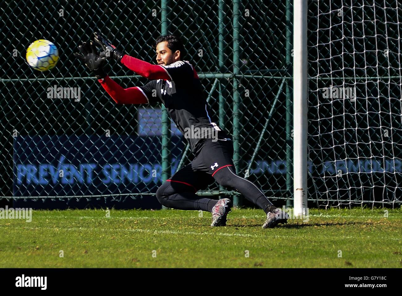 Sao Paulo, Brazil. 27th June, 2016. TRAINING SPFC - Renan Ribeiro ...