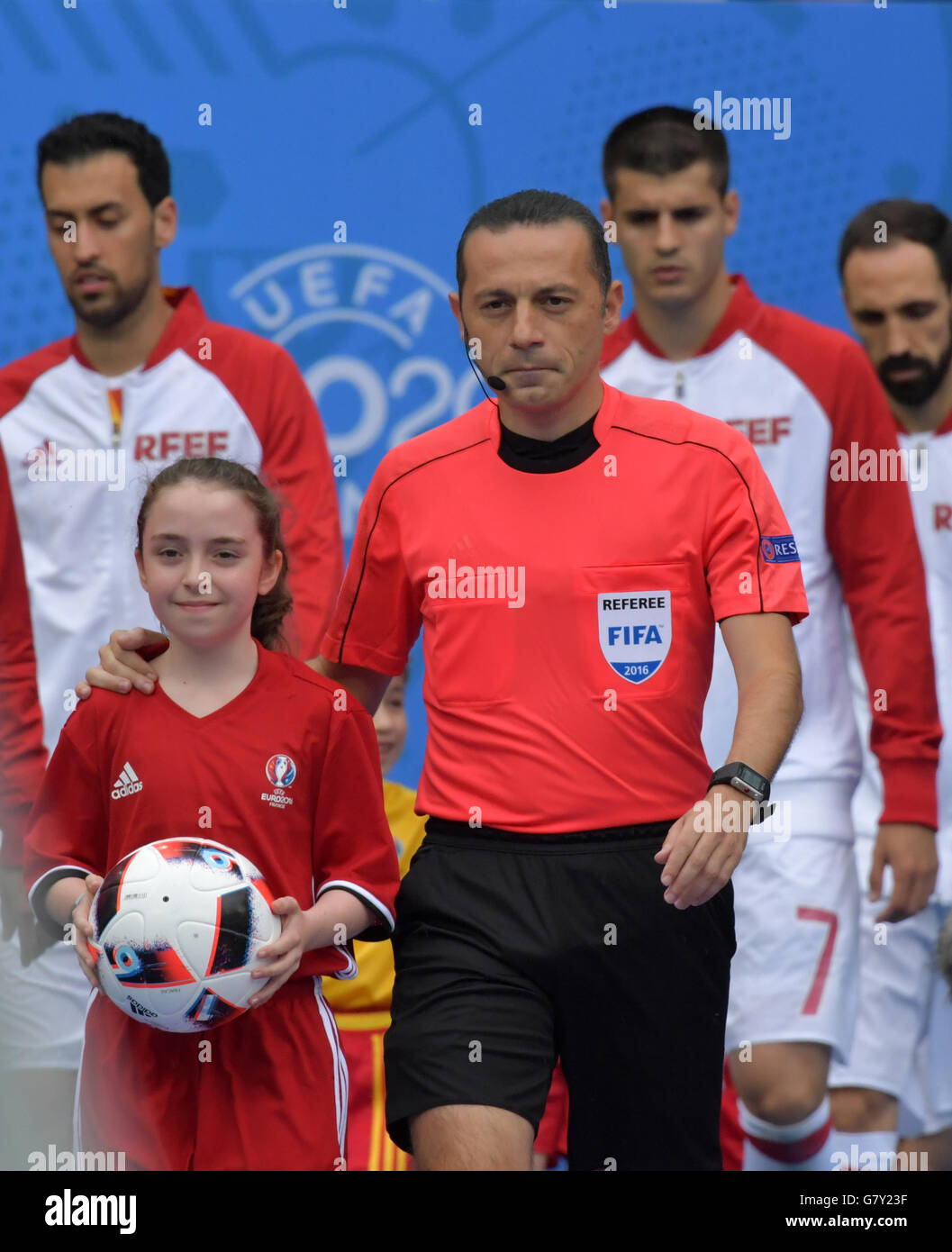 Referee cuneyt cakir of turkey hi-res stock photography and images - Alamy