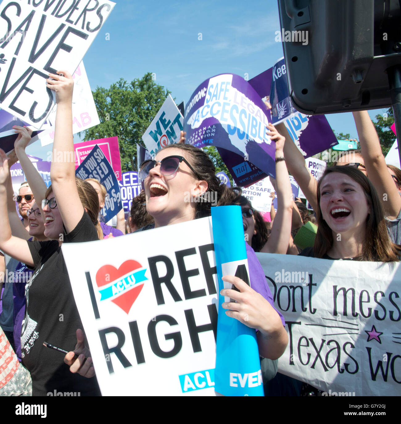 Washington DC, USA. 27th June, 2016. USA--Pro choice activists cheer at ...