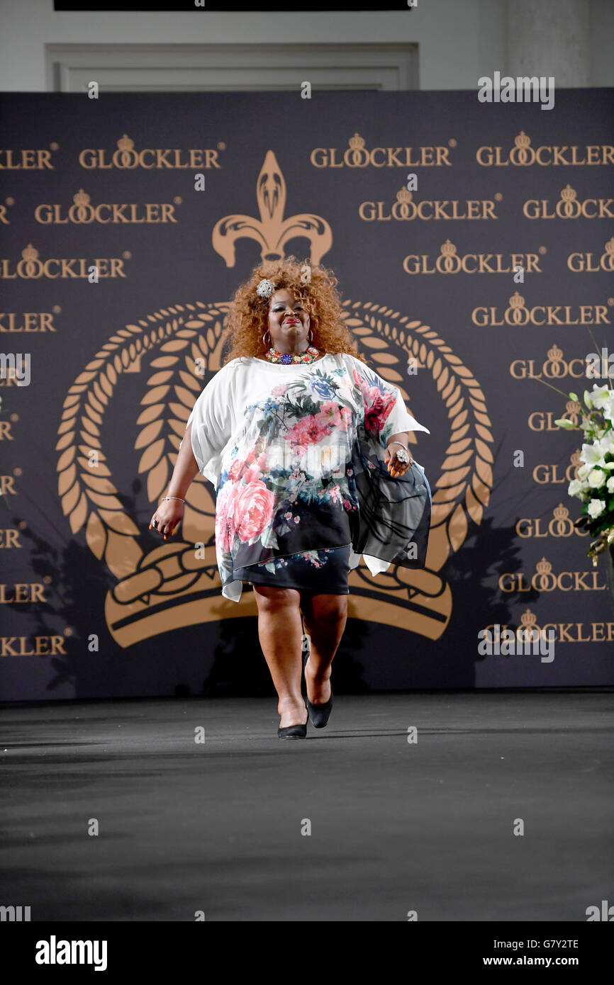 Dynelle hi-res stock photography and images - Alamy