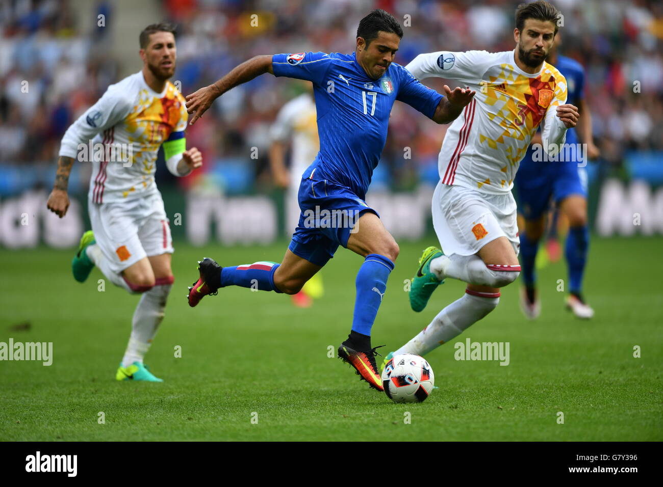 Paris, France. 27th June, 2016. Eder(C) of Italy compete during the ...