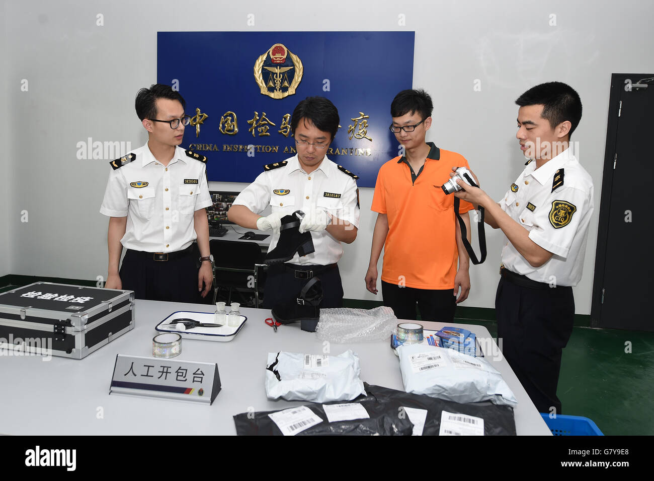 China customs inspection hi-res stock photography and images - Alamy