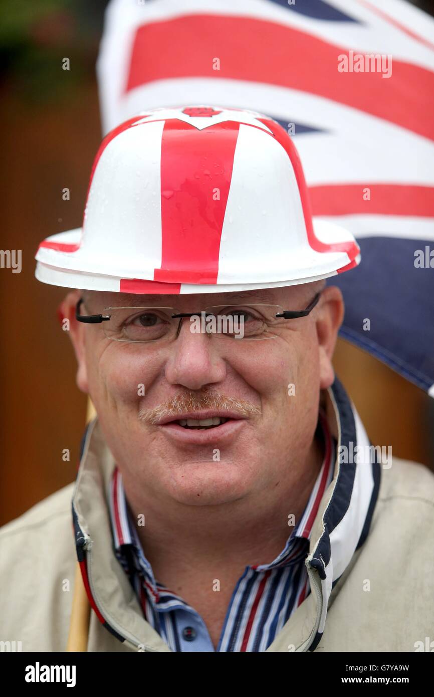 Bushmills, Northern Ireland, UK. 28th June, 2016. Queen Elizabet II ...