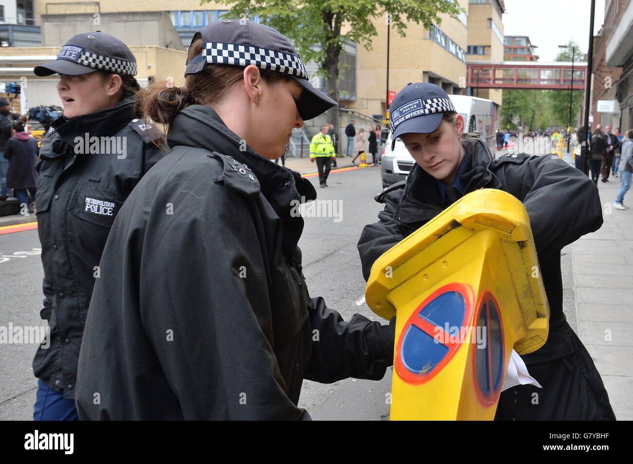 Police outside the lindo wing hi-res stock photography and images - Alamy