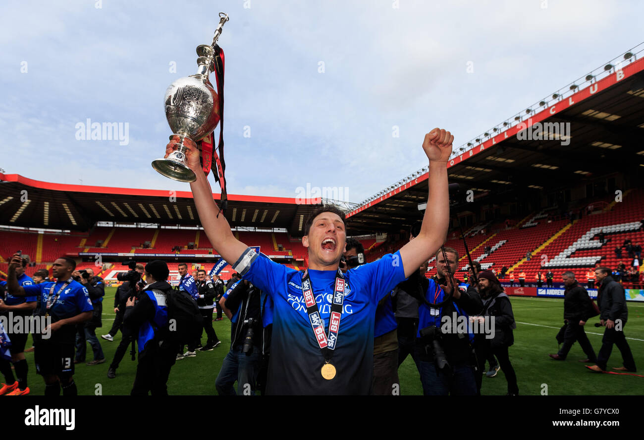 Afc bournemouths tommy elphick hi-res stock photography and images - Alamy